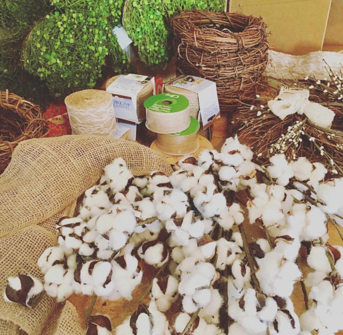 How to Choose Wreath Supplies and Materials - Wreath Making Tips