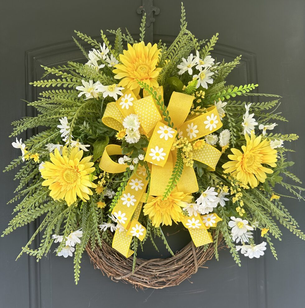 Crearte a DIY Daisy Wreath for Your Front Door | Grace Monroe Home